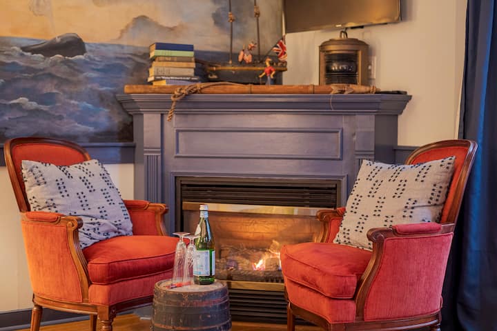 Nautical Harpooner’s Room! A Whaler's Welcome! - Mystic, CT