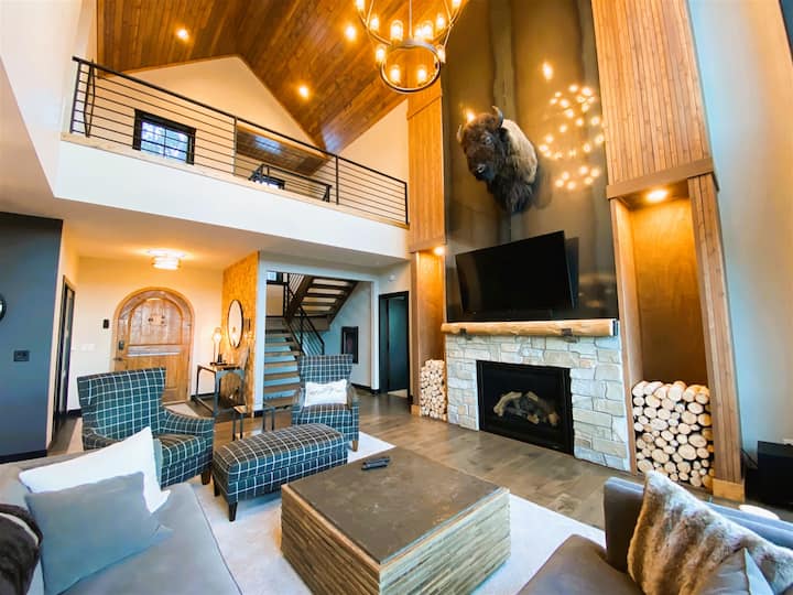 Happy Hour Hideaway - Hilltop Luxury - Lead, SD