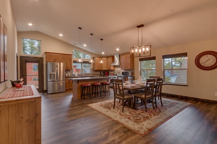 Silver Pines - Tahoe Meadow Esacpe! - South Lake Tahoe, CA
