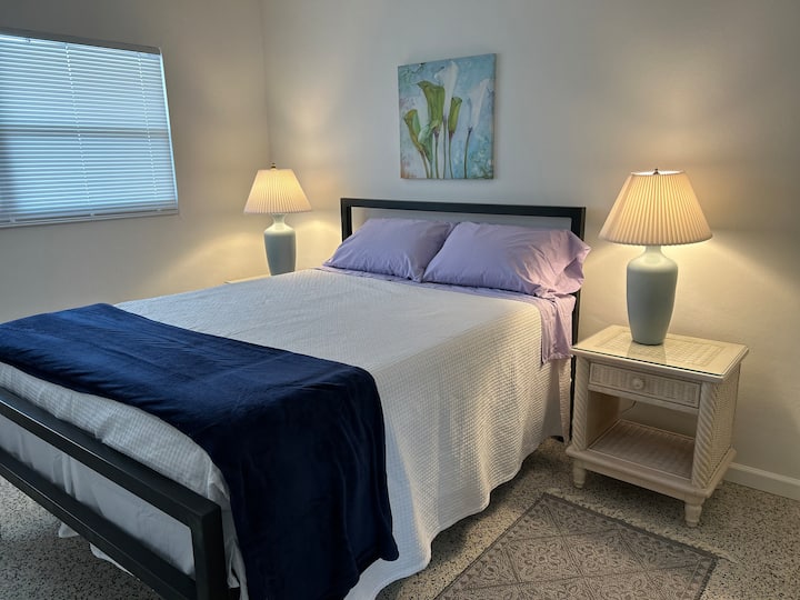 Nokomis Beach/ Next To Pops-spacious 1/bedroom Apt - Venice, FL