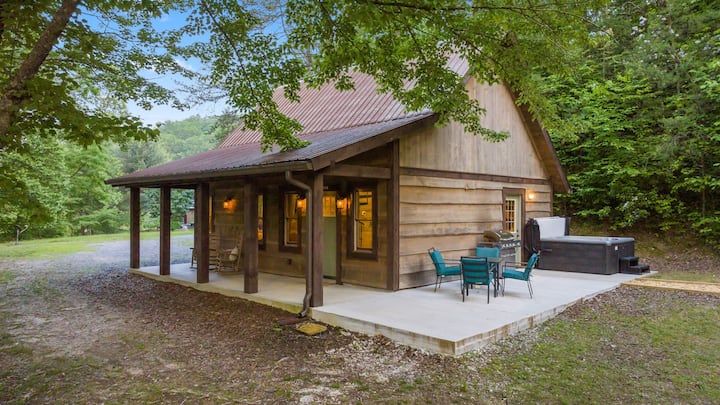 New! 2pm Check In! Hottub! 5 Min Drive To Downtown - Blue Ridge, GA