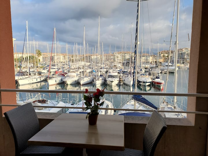 Cap Hermes Vue Port Studio 30m2 Climatisé Piscine - Fréjus
