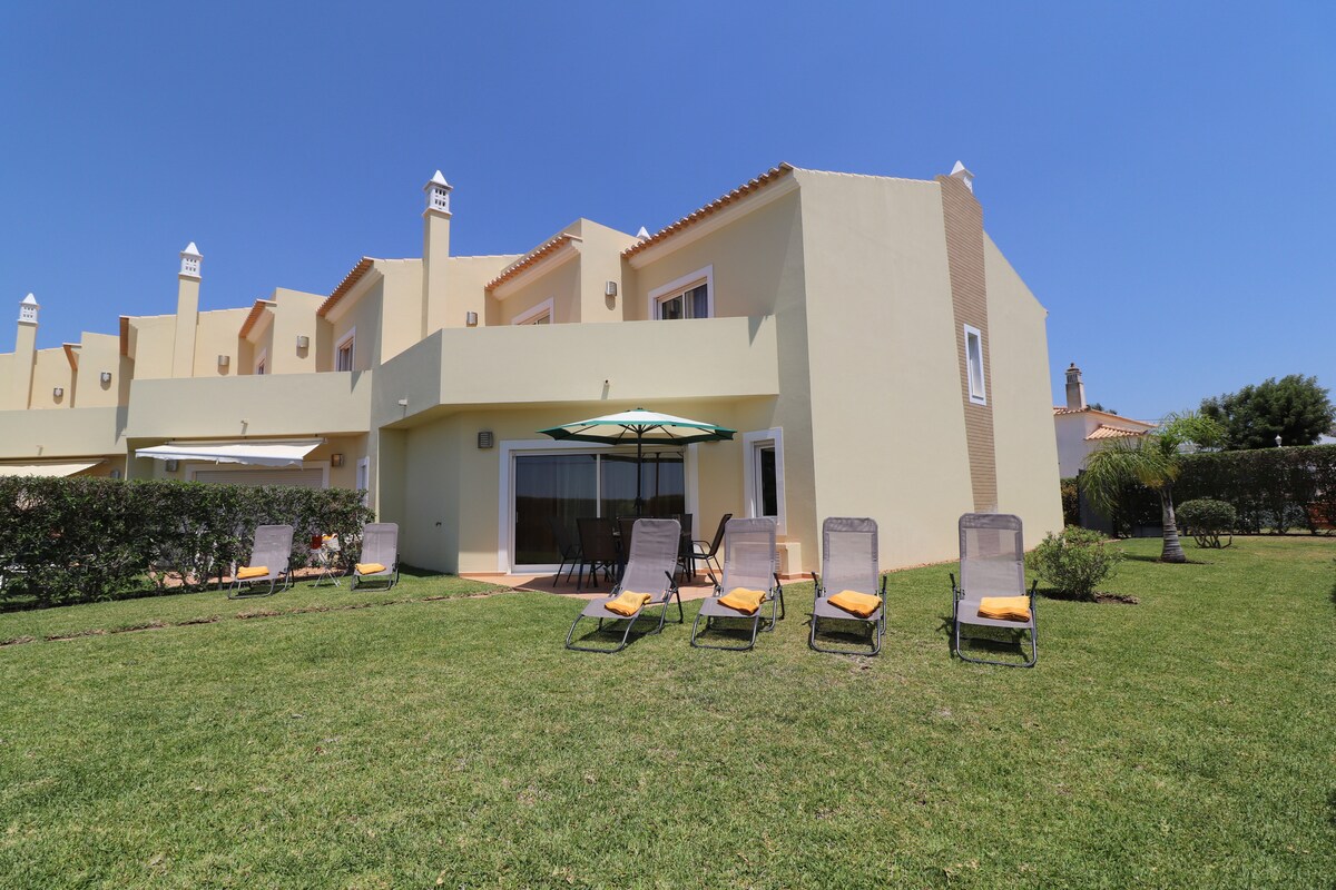 3-Bed Townhouse with pool in Albufeira Balaia - Houses for Rent in ...