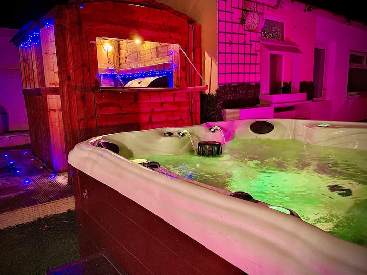 Captivating 4-bed Hot Tub House In Blackpool - Lytham St Annes