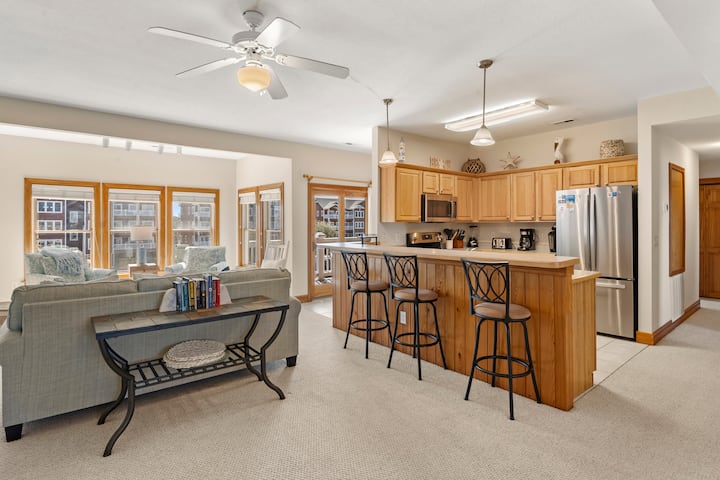 North Bay Retreat: Waterfront, Shared Pool - Manteo, NC