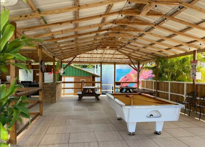 3 Br Family Apt At El Flamingo Beach Club - Manatí