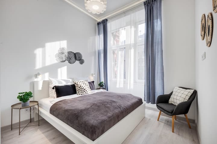 Spacious Cozy And Very Central - Budapest