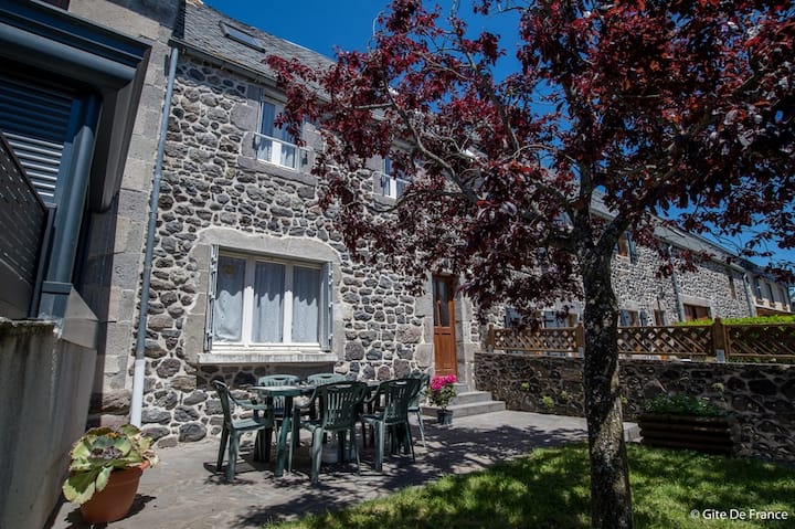 Les Hirondelles - Murol