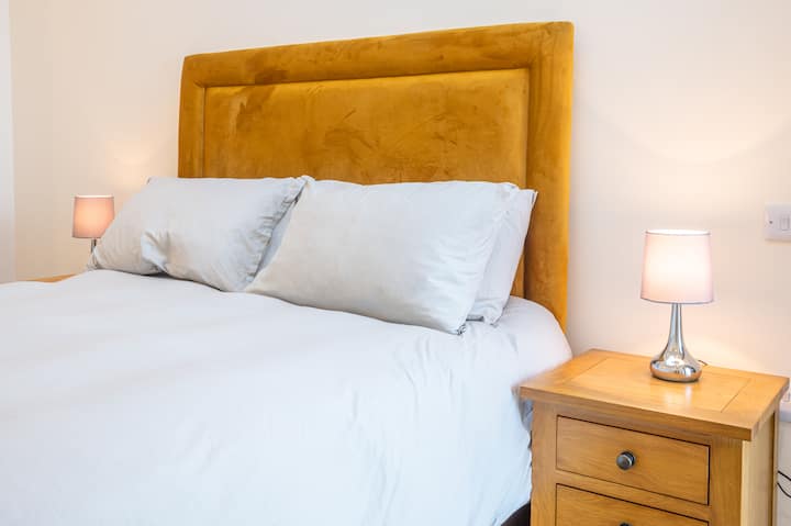 Bears Court - No.7 | Family Escape, With Hot Tub - Bourton-on-the-Water