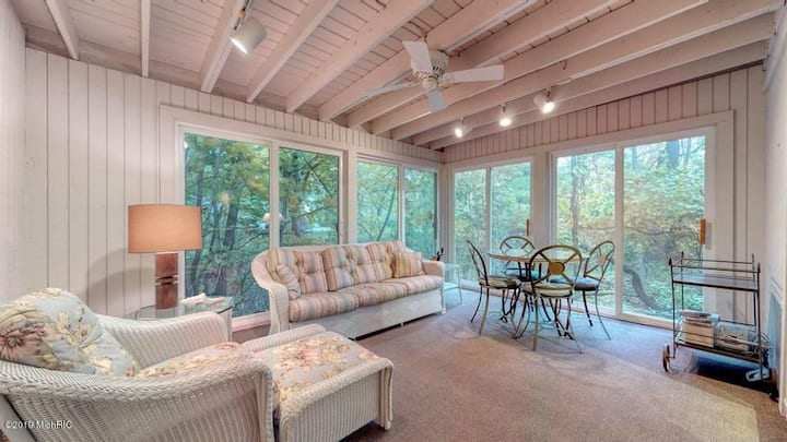 Whittier Cottage - Saugatuck, MI