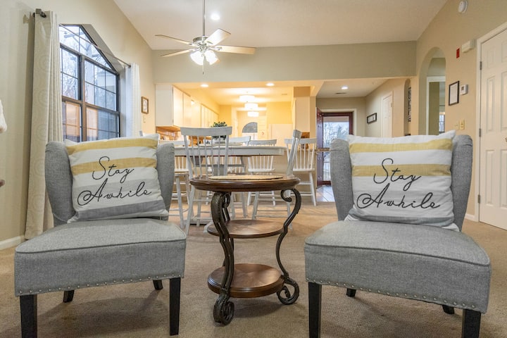 Penthouse Condo ~ 2 Pools ~ Free Tickets! (Fhc24) - Branson, MO