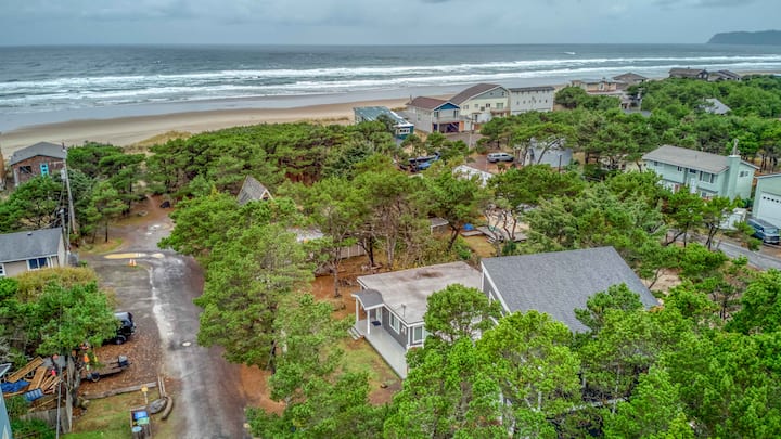 Near Sand Lake, Pacific City, Walk To The Beach - Pacific City, OR