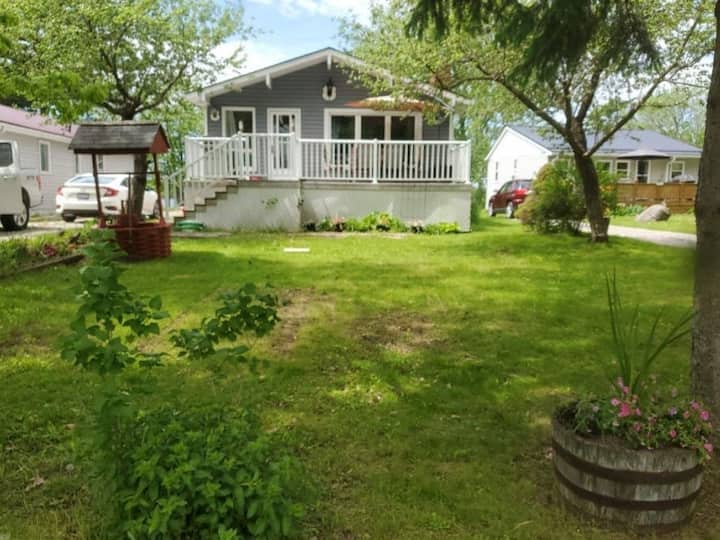 3br 2 Bath Cottage - 2 Waterfronts, Ac, Pool Tbl! - Kawartha Lakes