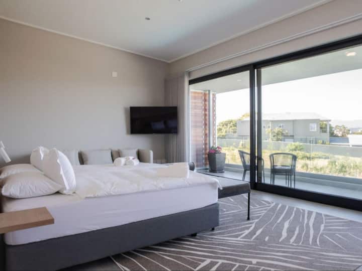 Hilltop Bayview Luxury Apts | Addo Elephant - Plettenberg Bay