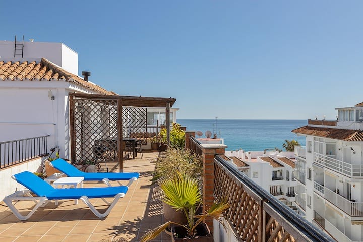 1 Bedroom Penthouse With Pool Access, Nerja Centre - Nerja