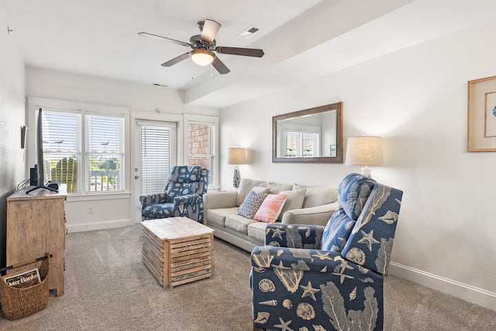 Sunset Sound: Water Views, Shared Pool, Elevator - Nags Head, NC