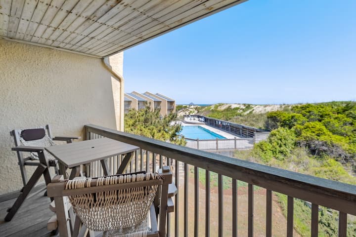 The Quay F4: Oceanfront Townhome, Shared Pool - Nags Head, NC