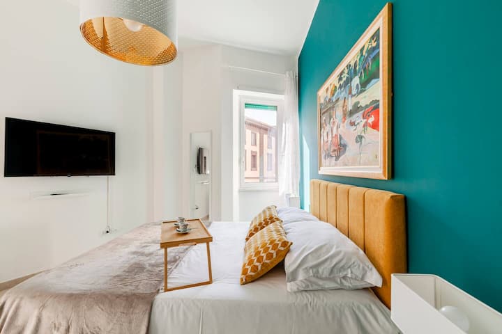 "5 Minutes On Foot From The Maschio Angioino." - Nápoly