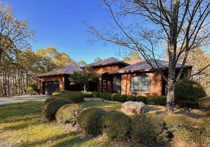 5 Bedroom Lodge @ The Safari Park! 2+ Nights - Broken Bow