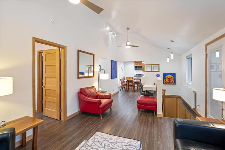 Beautiful, Historic, Downtown Home - 1/2 Block Fro - Anchorage