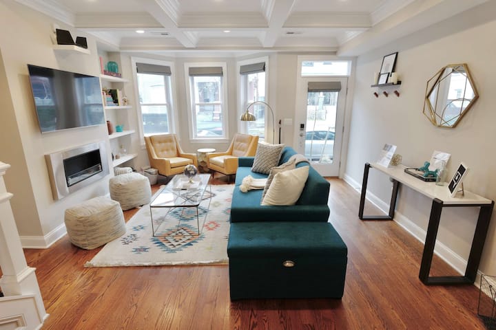 The Hip Strip - Stroll To Columbia Heights - Washington