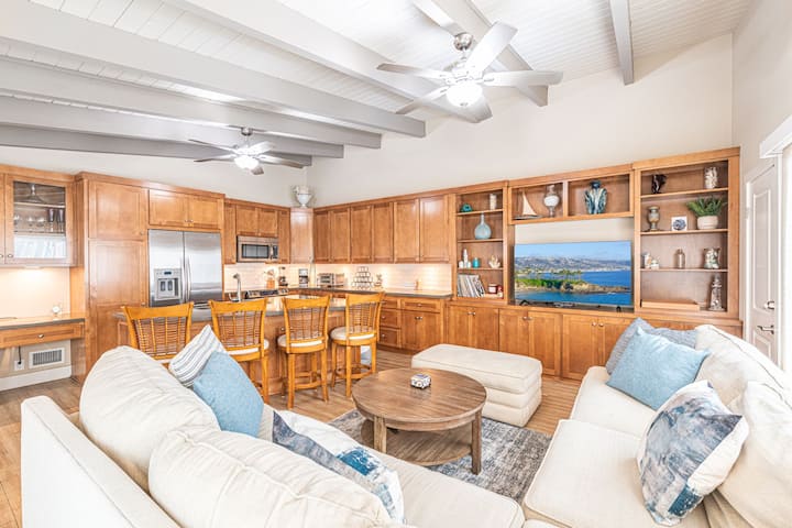 Tastefully Casual Condo With Large Deck And Ac - Newport Beach, CA