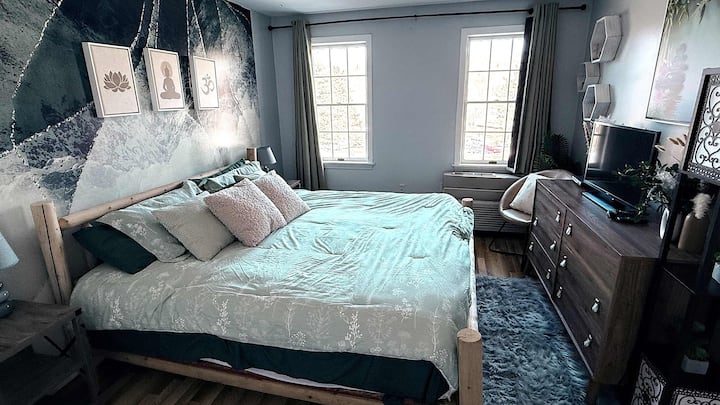 Jiminy Peak Relaxation Suite - Sleeps 4 Ski On/off - Pontoosuc Lake, MA