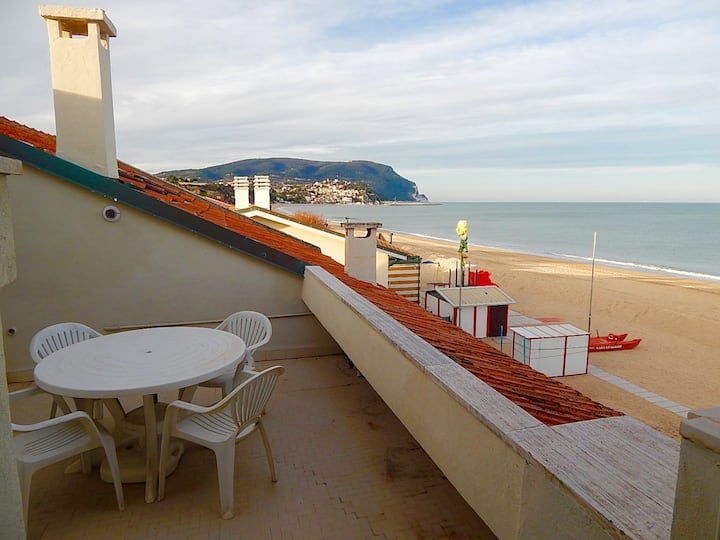 M170 - Marcelli, Attic By The Sea - Sirolo