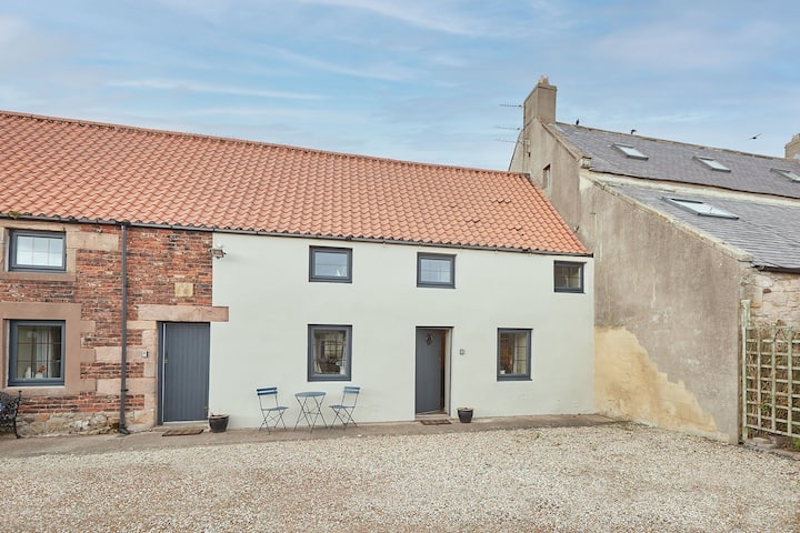 Lindisfarne Cottage By Coast & Country Stays - Bamburgh