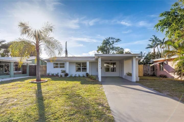 Luxury Family And Business Travel Home With Yard! - Fort Lauderdale