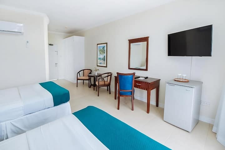 Visit The Rodney Bay Marina! 3 Modish Units, Pool! - Santa Lucía