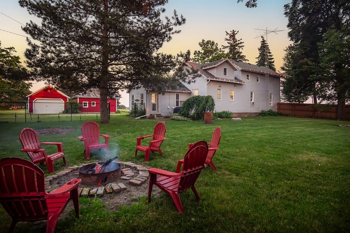 Frankenmuth Christmas Farmhouse | Hugelot | Petsok - Frankenmuth, MI
