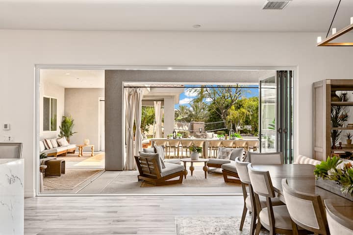 Stunning Desert Villa — 9 Bedrooms! Sleeps 20 - Indio, CA