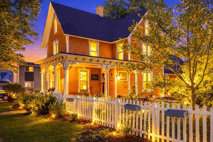 Sheldon House |Historic Lg Home |Walkable |Parking - 日內瓦湖城