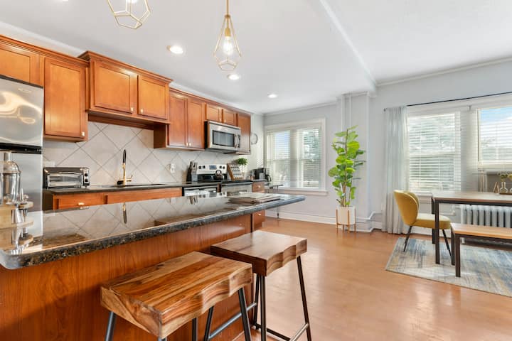 The View - 1 Bed Plaza Condo + Amazing View - Mission, KS