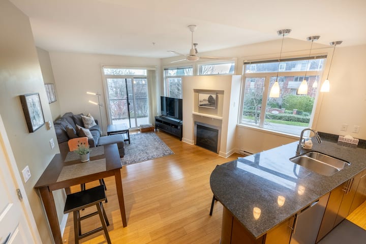 Mt. Tolmie View-spacious Condo By Victoria Prime! - Victoria