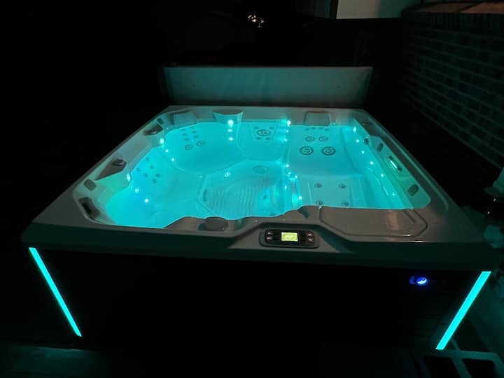 Perfect For Large Groups | Saltwater Hot Tub & Gam - 웨스트민스터