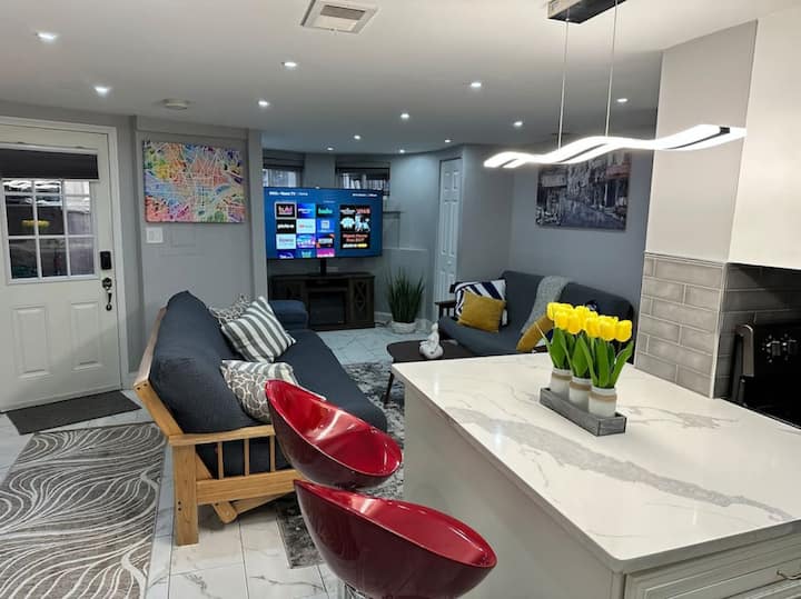 Vibrant Oasis In Heart Of Dc's Bustling Streets - Georgetown University, Washington