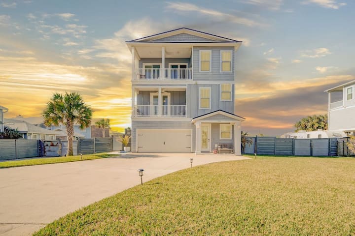 Blue Birdie | Private Pool & Putting Green | Beach - Crescent Beach, FL