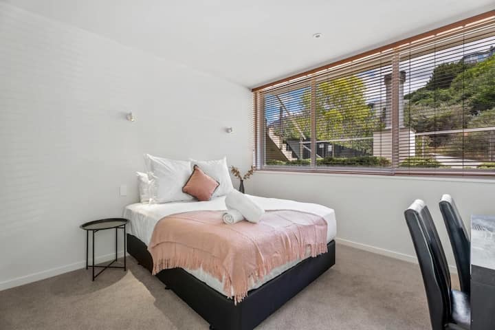 Tranquil Modern Studio - Queenstown