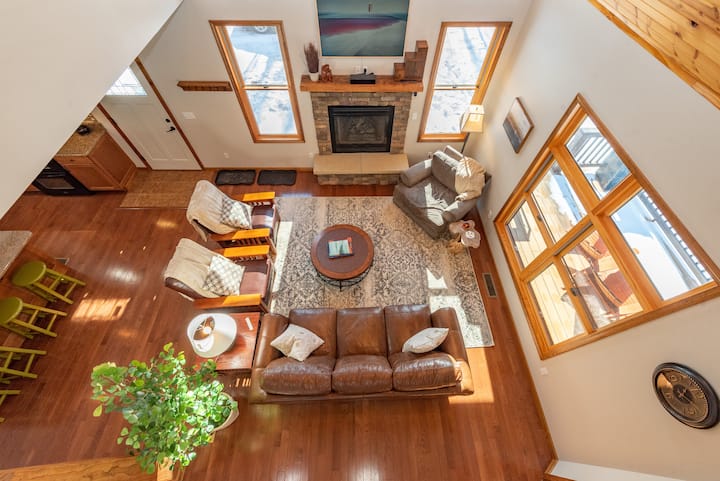 Cozy Lake Escape W/ Pool Table & Porch Views - Herrington Manor State Park, Oakland