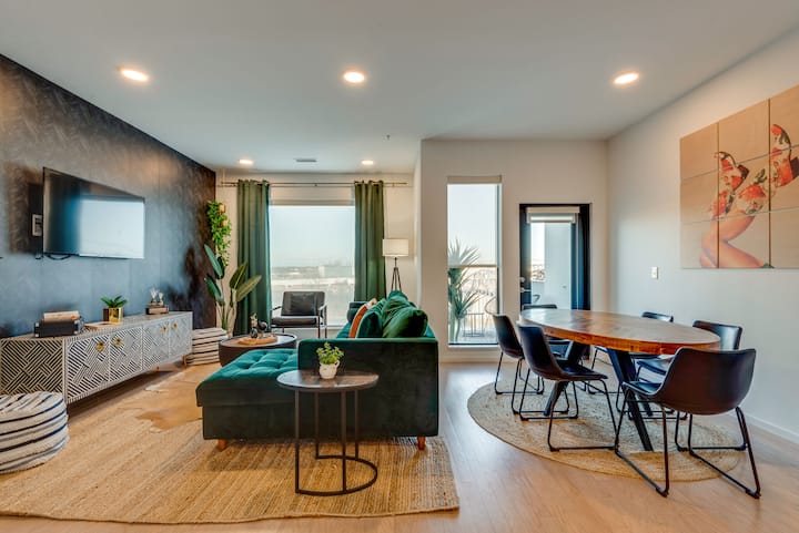 Luxury 2-bd, 2-bth Downtown Riverfront, Park Free - Nashville, TN