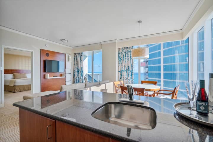 Ocean View Apartment W/ Full Kitchen & Private Bed - Sunny Isles Beach