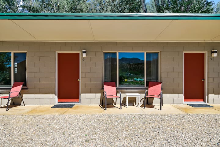 Mount Carmel Motel In Southern Utah Desert Room 6 - Orderville, UT