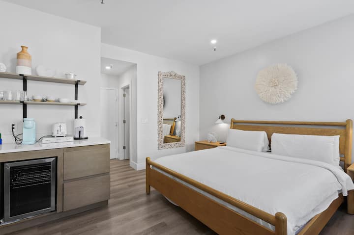 Offerpool/stepstobeach&dining/urbanchicstudio - Palm Beach, FL