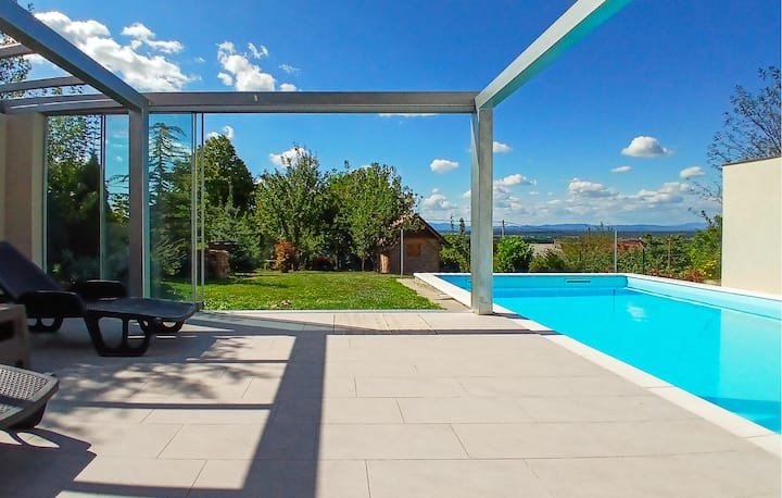 Beautiful Home In Klostar Ivanic - Ivanić-Grad