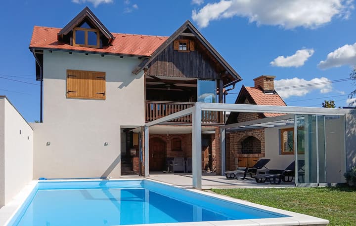 Beautiful Home In Klostar Ivanic - Ivanić-Grad