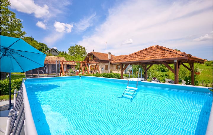 2 Bedroom Cozy Home In Hrastovica - Sisak