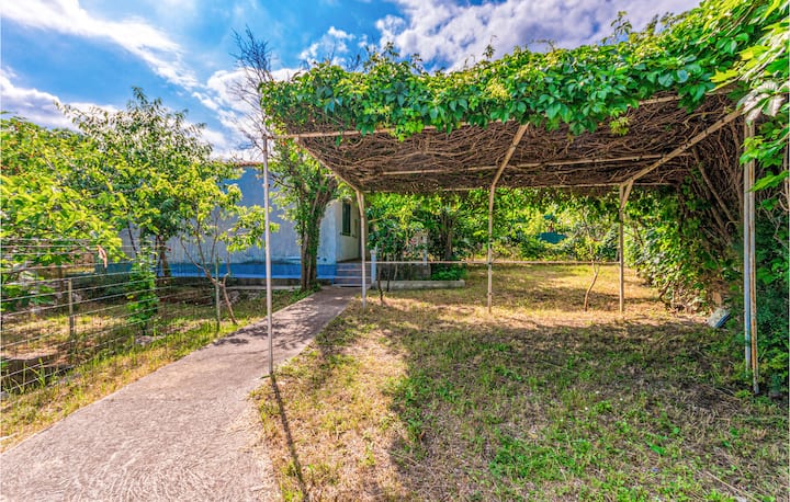 2 Bedroom Stunning Home In Pakostane - Biograd na Moru