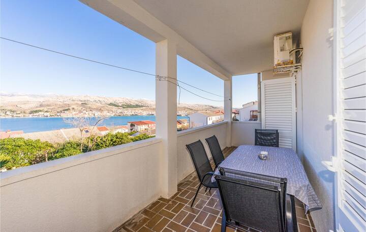 Gorgeous Apartment In Pag With Wifi - Karlobag